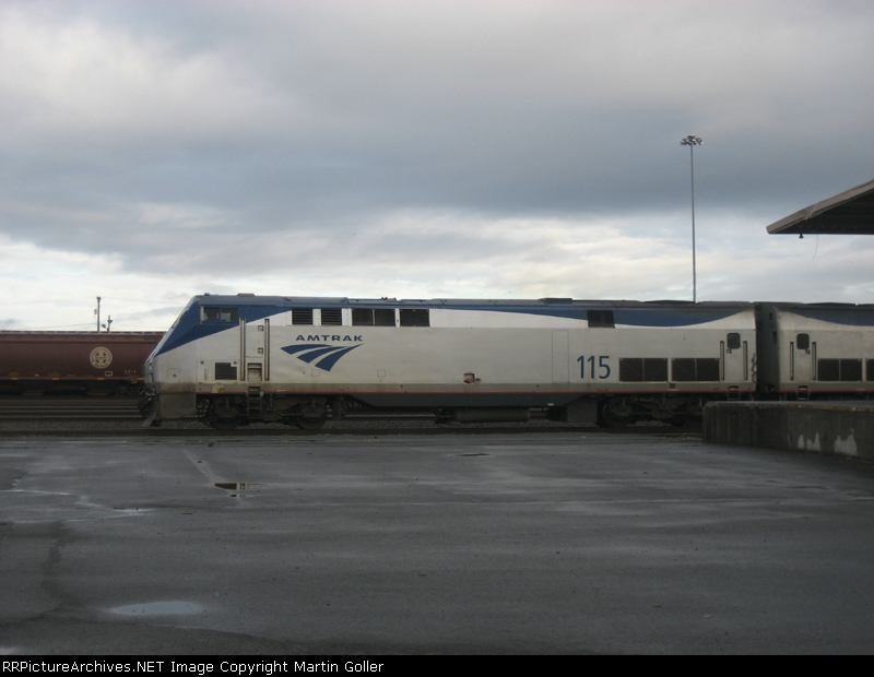 AMTK 115 Train 11 "Coast Starlight" at Tacoma Station