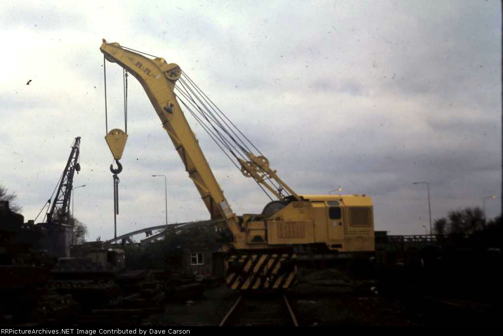 30 tons crane C606 at Neasden Depot
