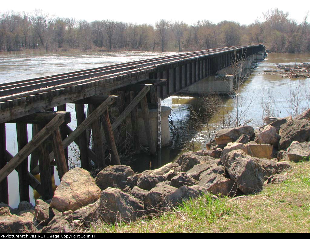 100404004 Ex-C&NW Carver Bridge Over Minnesota River During Spring Flood