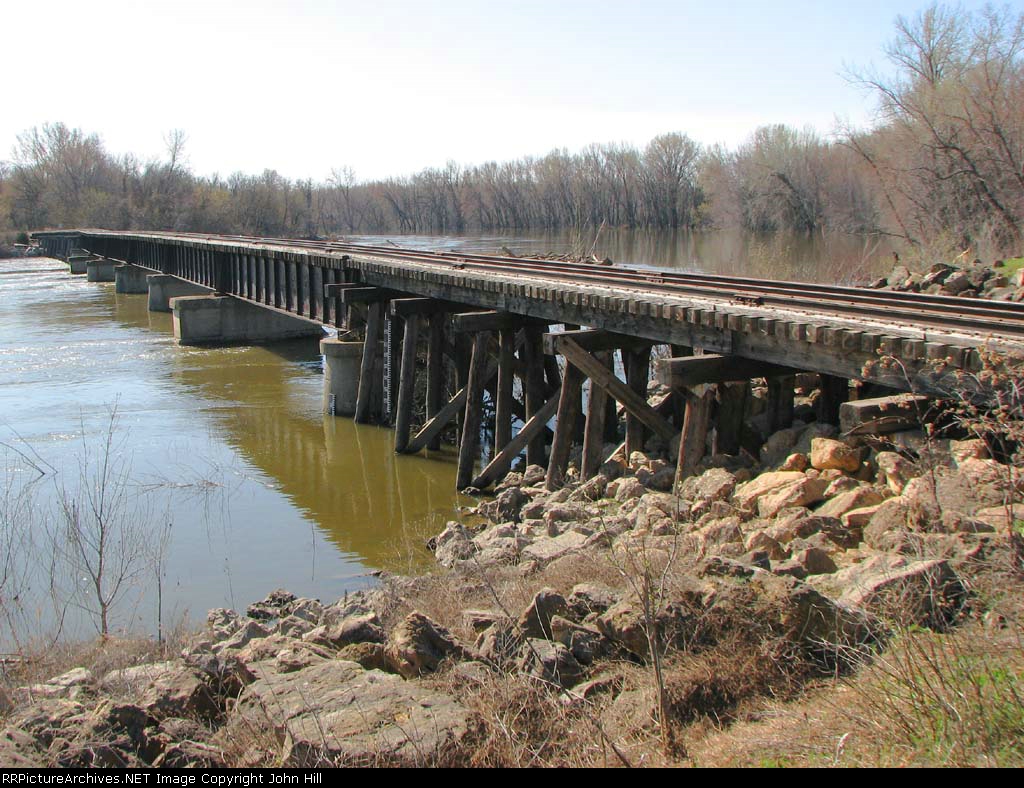 100404012 Ex-C&NW Carver Bridge Over Minnesota River During Spring Flood
