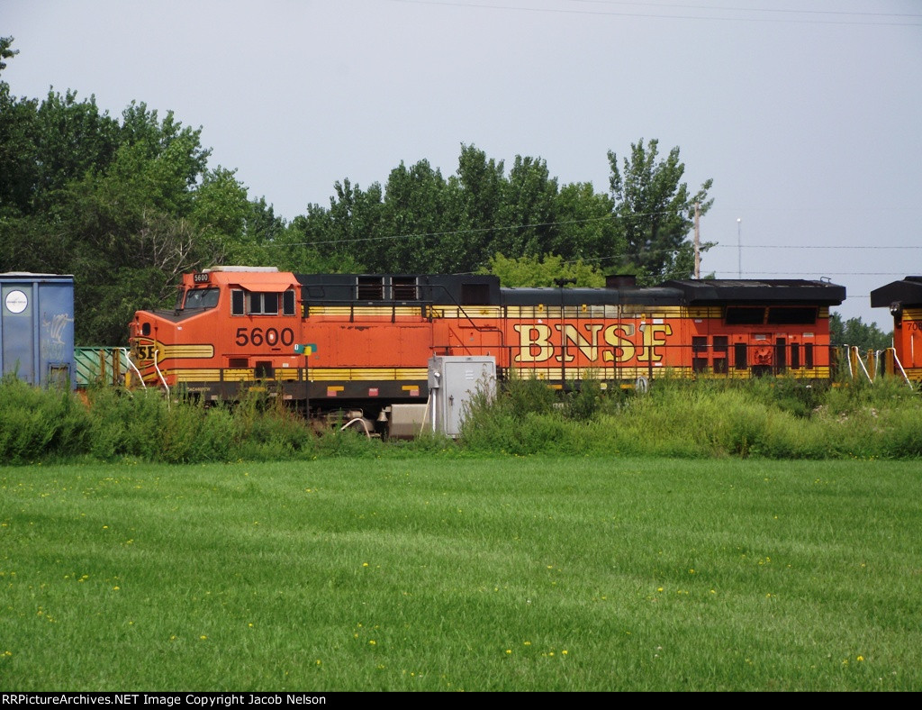 BNSF 5600