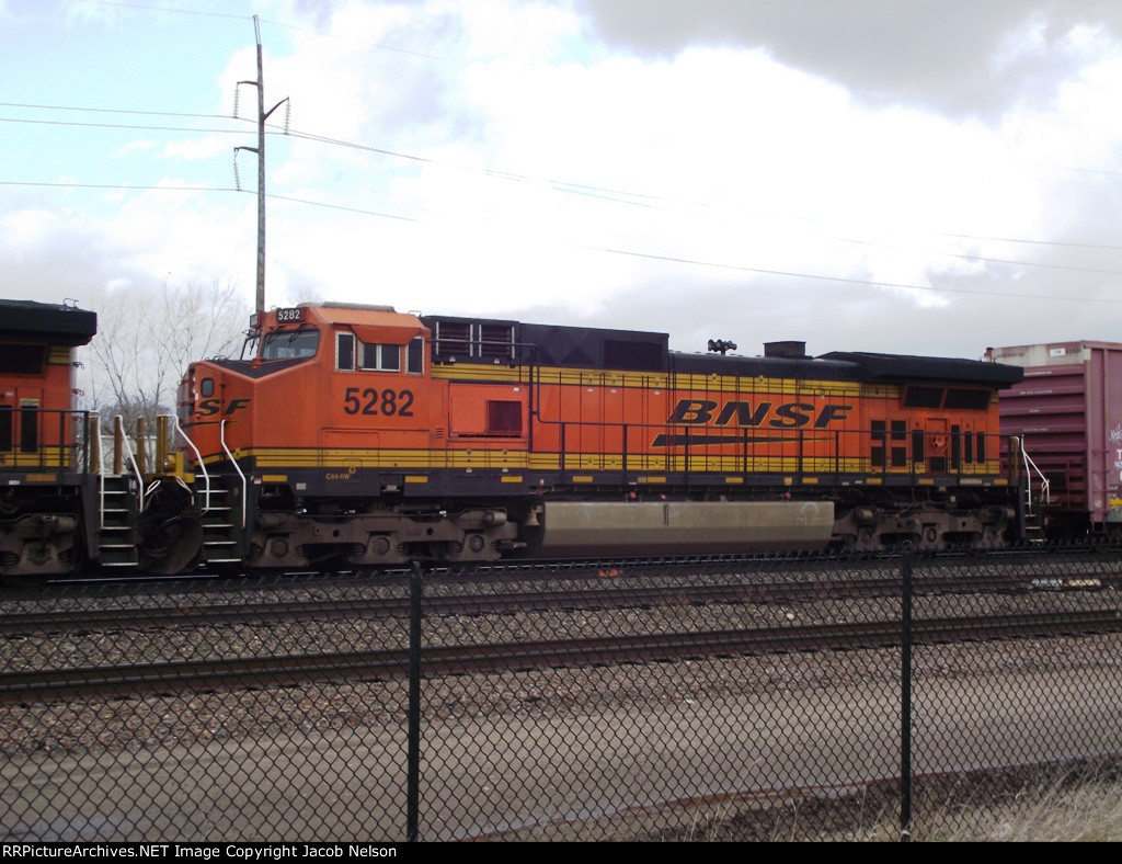 BNSF 5282