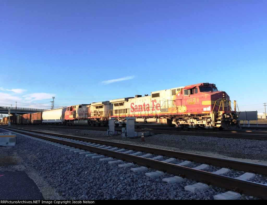 BNSF 677