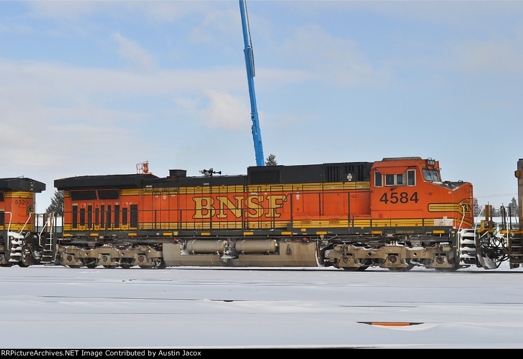 BNSF 4584