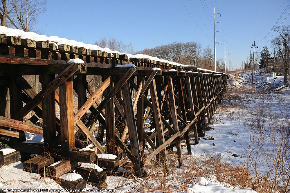 A snowy morning at Lake Matawan