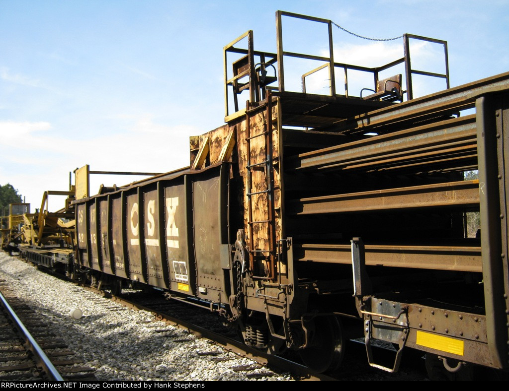Detail shors of CSX R-1 Rail train at Cusseta, AL