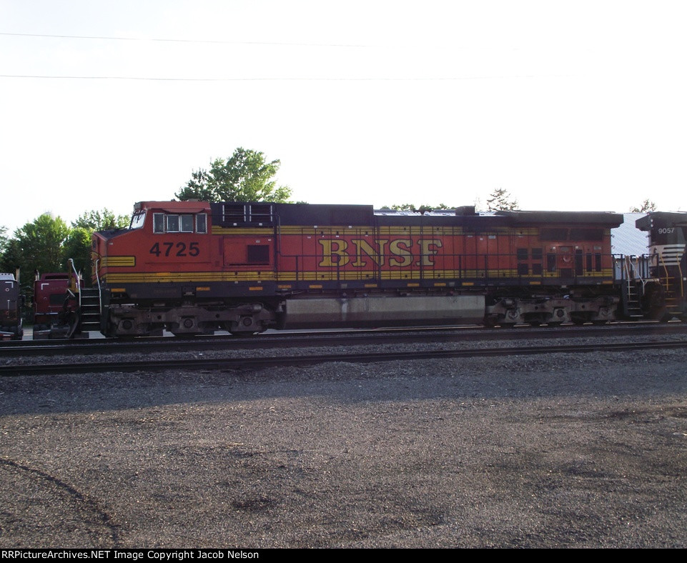 BNSF 4725