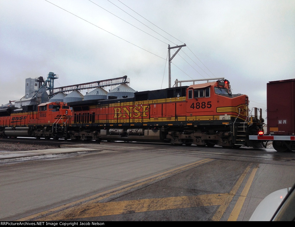 BNSF 4885