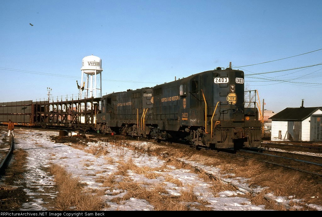 N&W 2403 and 2425 at Pullman Junction