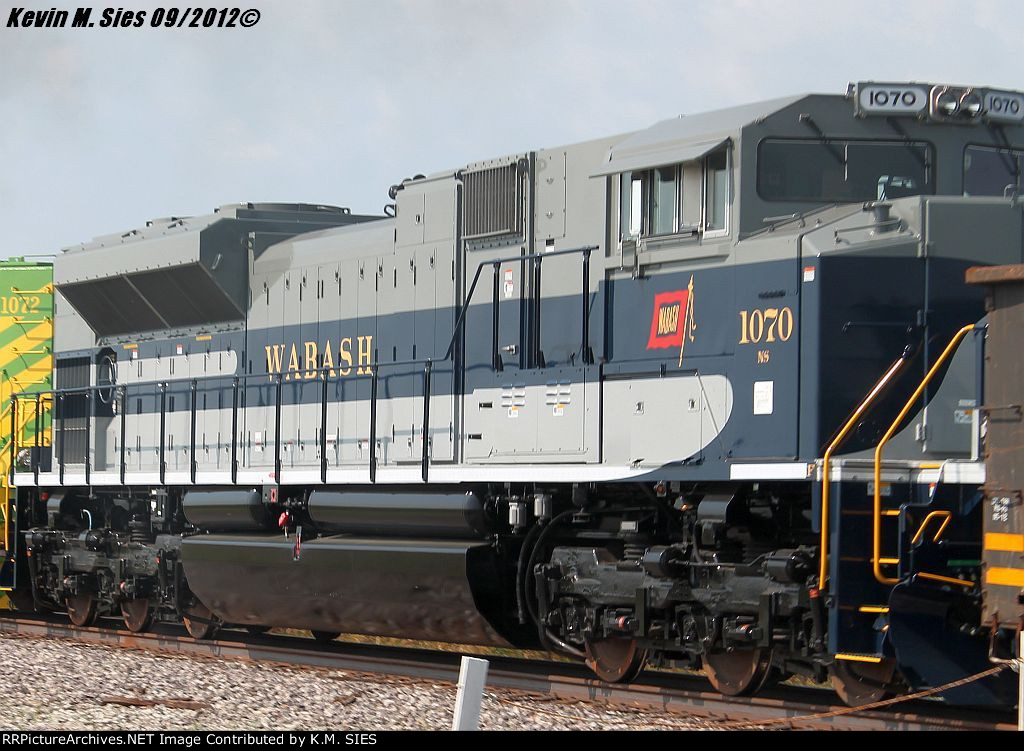 Wabash 1070 & IT 1072 on NS 099