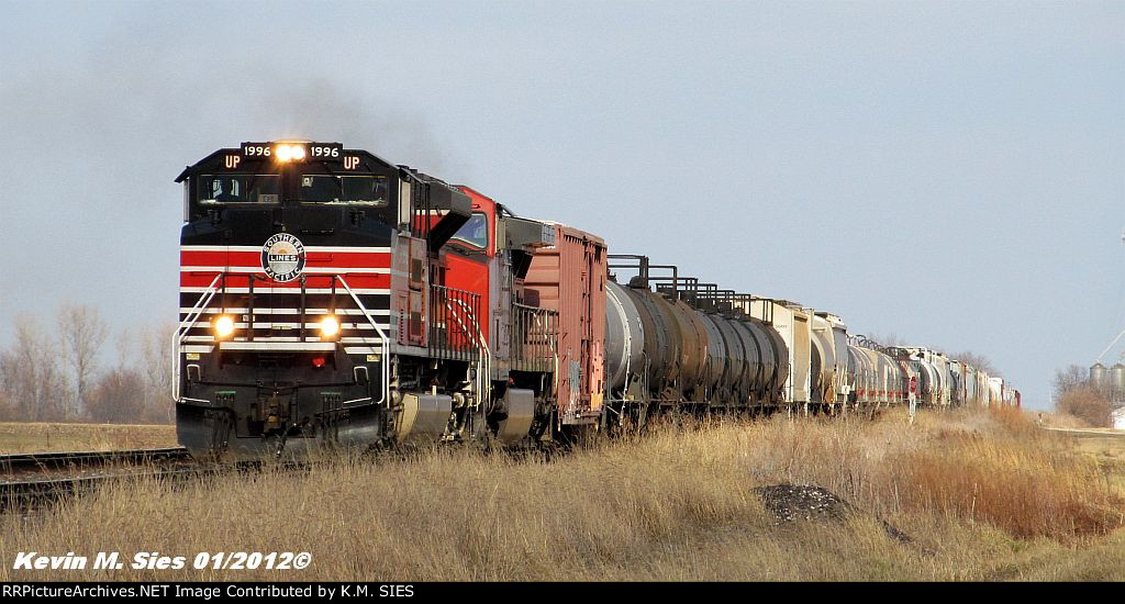 UP 1996 & CN 2712 lead UP MCHPB-30