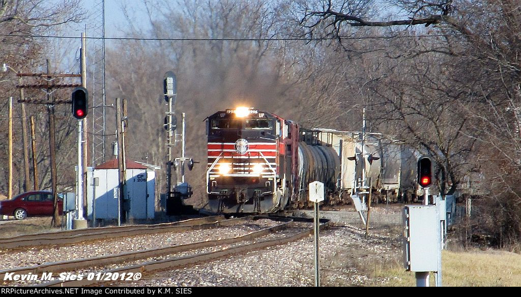 UP 1996 & CN 2712 lead UP MCHPB-30