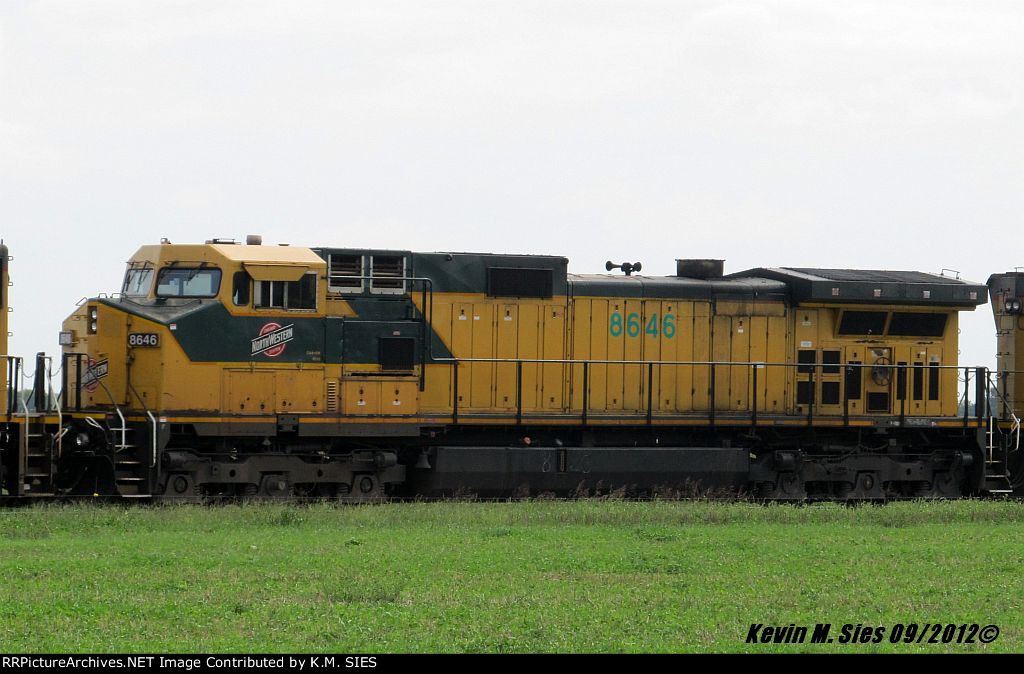 CNW 8646 on UP MASIH-03