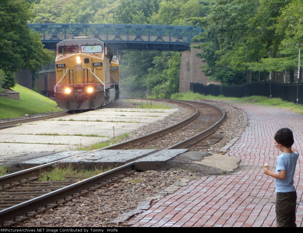 Next Generation Railfan waving at the crew of a UP loaded coal lead by ...