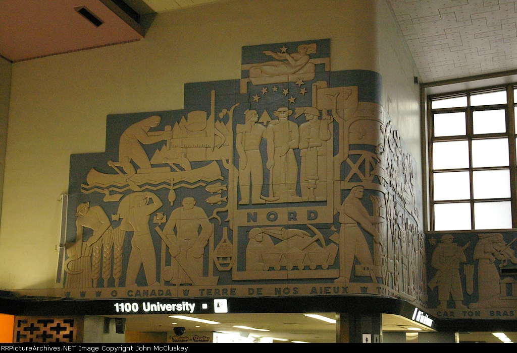 Gare Centrale (Central Station) mural