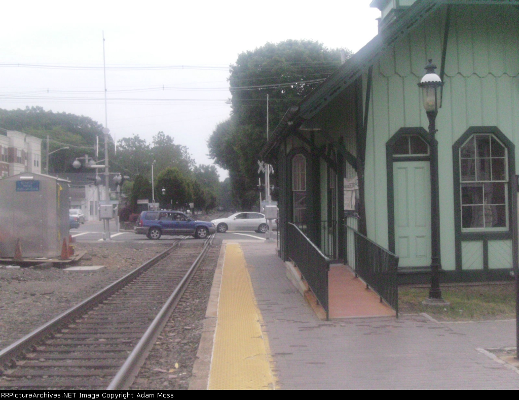 Park Ridge station facing southbound