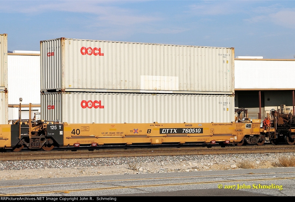 DTTX 760510-B, Containers are: OOLU 951666 & OOLU 694820 Verdemont CA ...