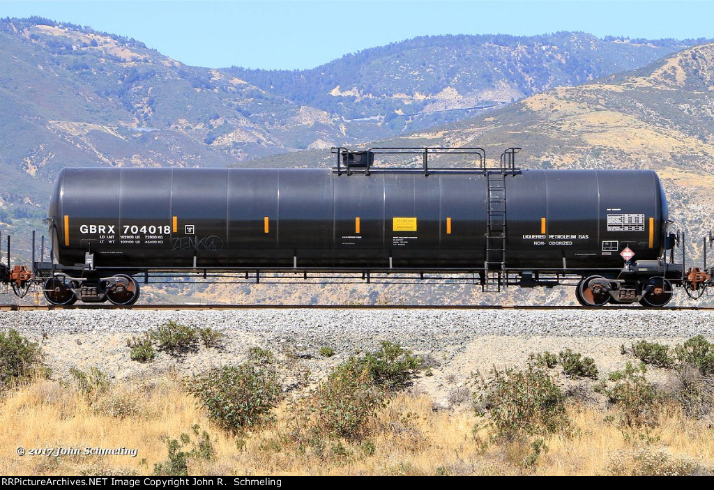 GBRX 704018 (Placard #1075 LPG Gas) at Bench-Devore CA. 6-27-2017