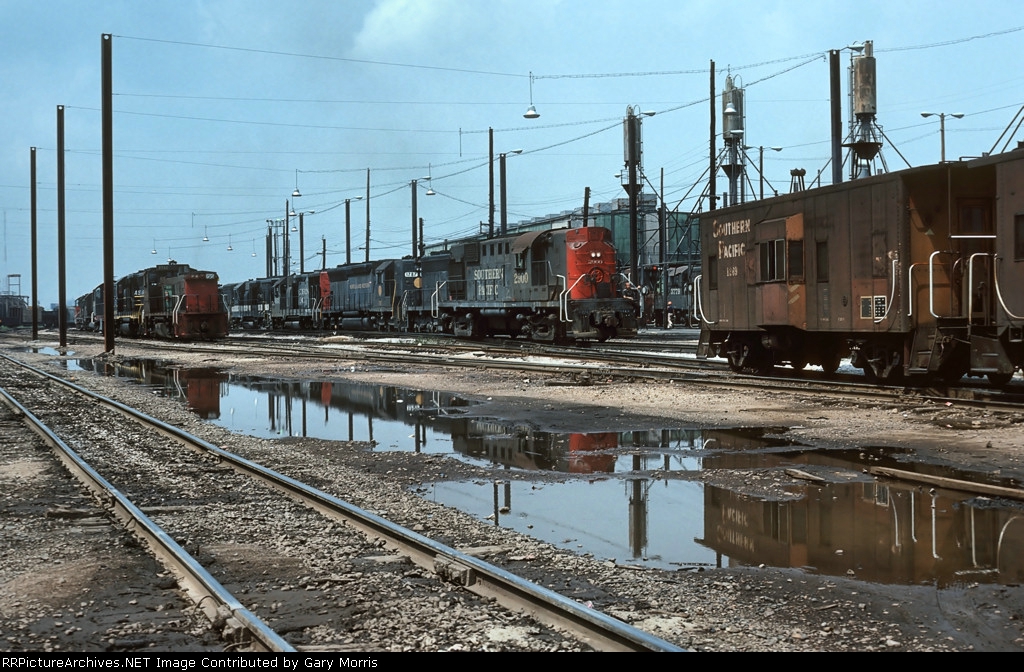 SP Alco RS11 #2900 working in Houston