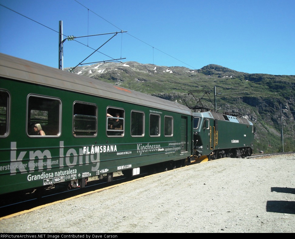 Each 6-coach train is topped and tailed by these powerful Class 17 ...