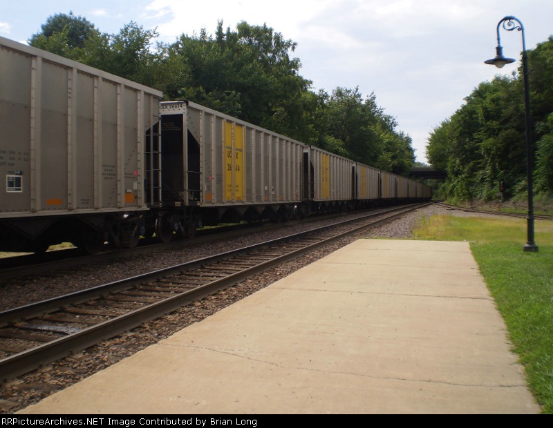 Unit train of hoppers