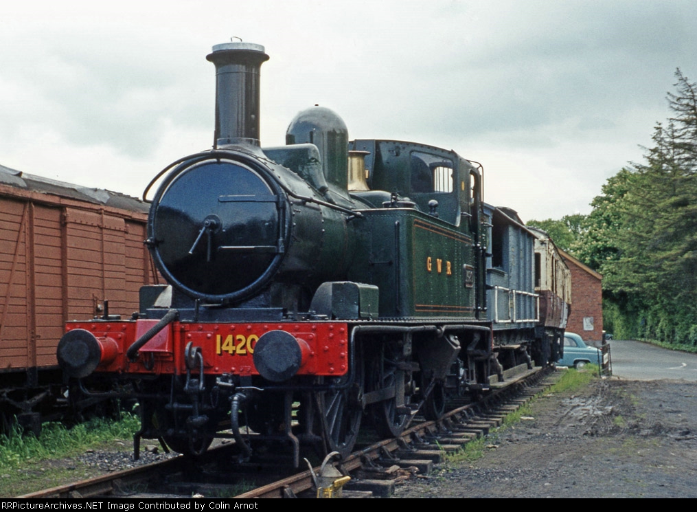 GWR 1400 Class 0-4-2T 1420 at Staverton Station on the Dart Valley Railway