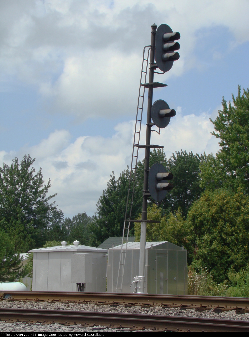 Looking at the WB home signal for the Contiental interlocking. Simple ...