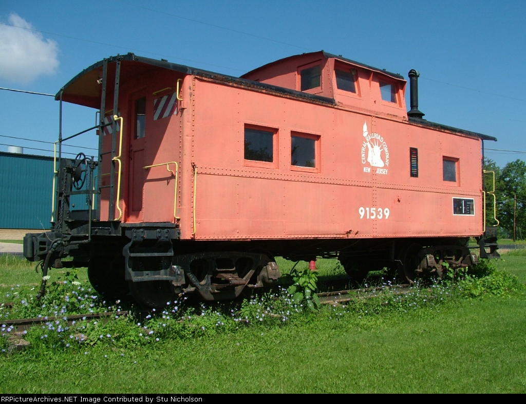 CNJ Caboose #91539 at new London OH