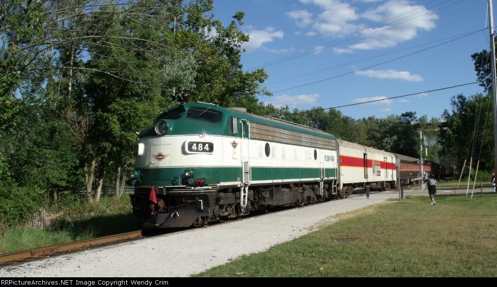 FLNX 484 on a stunning day.