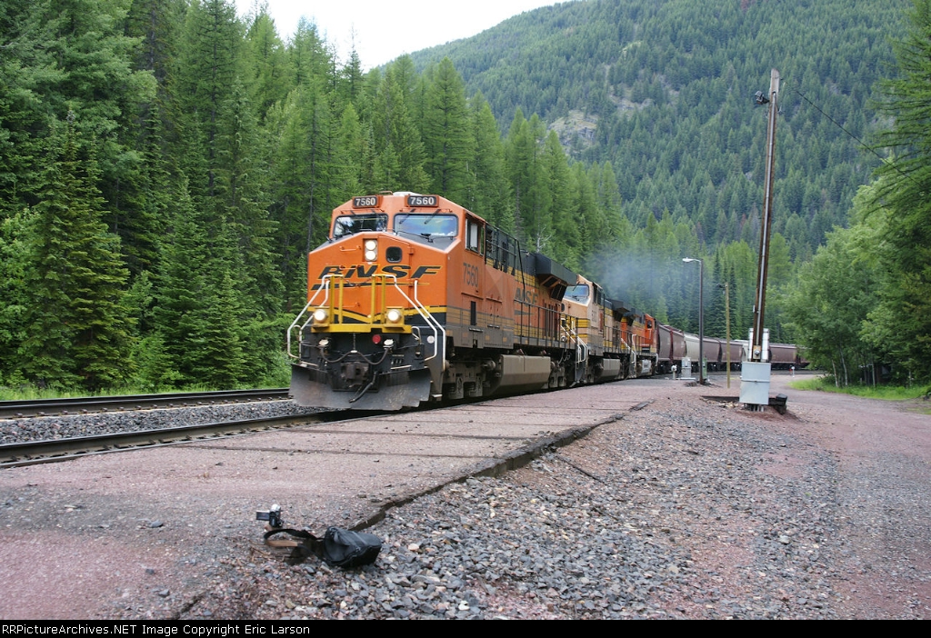 BNSF 7560