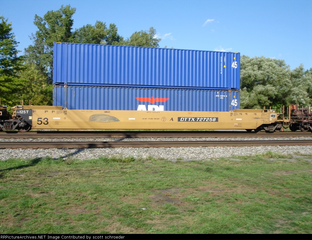 DTTX 727258A Double Stackcar w/APHU (APL) Container EB