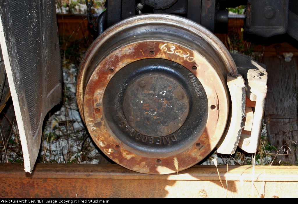 Rear brakes on the big rig.