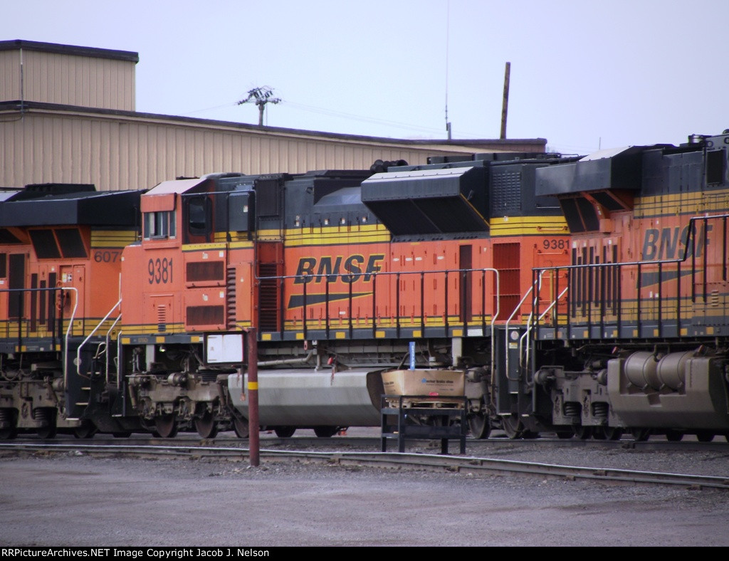 BNSF 9381