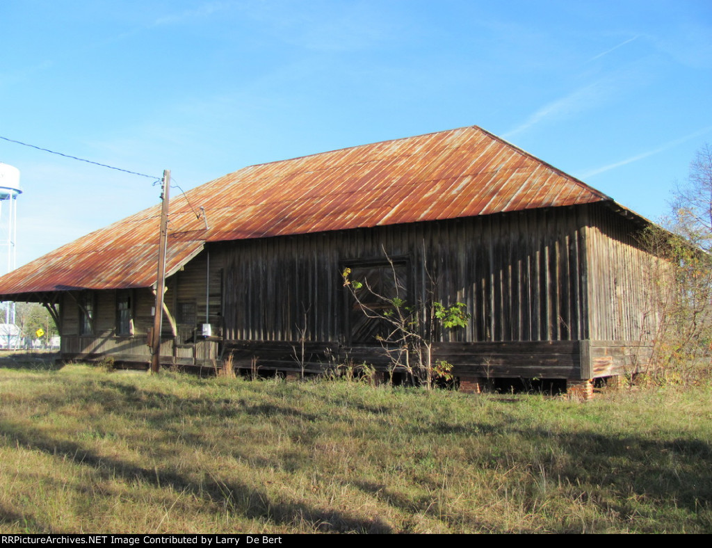 Lilly, Georgia station in much need of repair