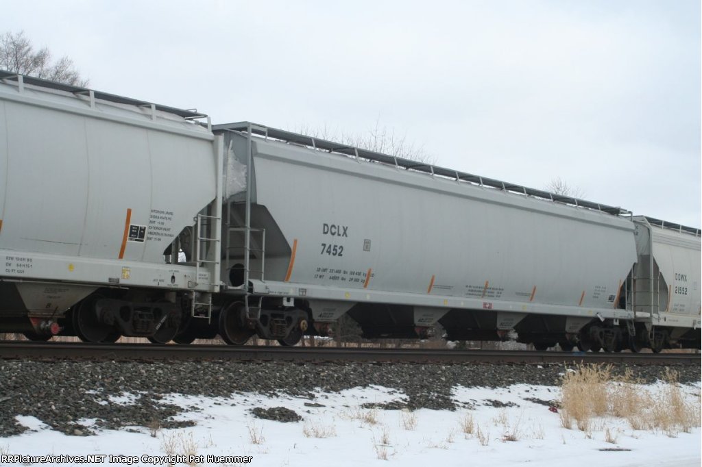 DCLX 7452