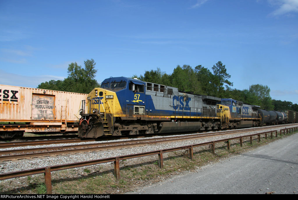 CSX 57 leads train Q491 past a MOW train in the siding