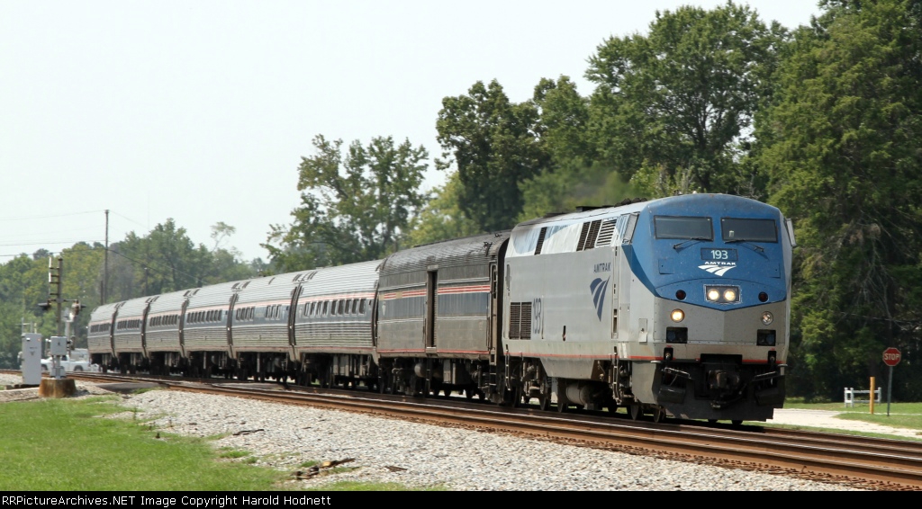 AMTK 193 leads train P080 northbound