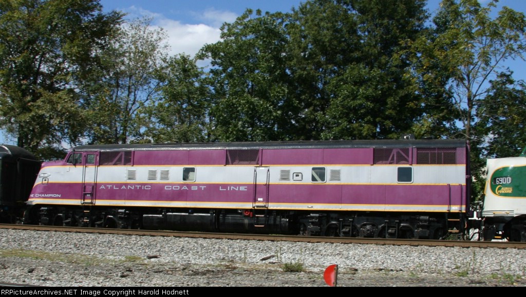 ACL 501 is the third unit on train 862 headed for D.C.