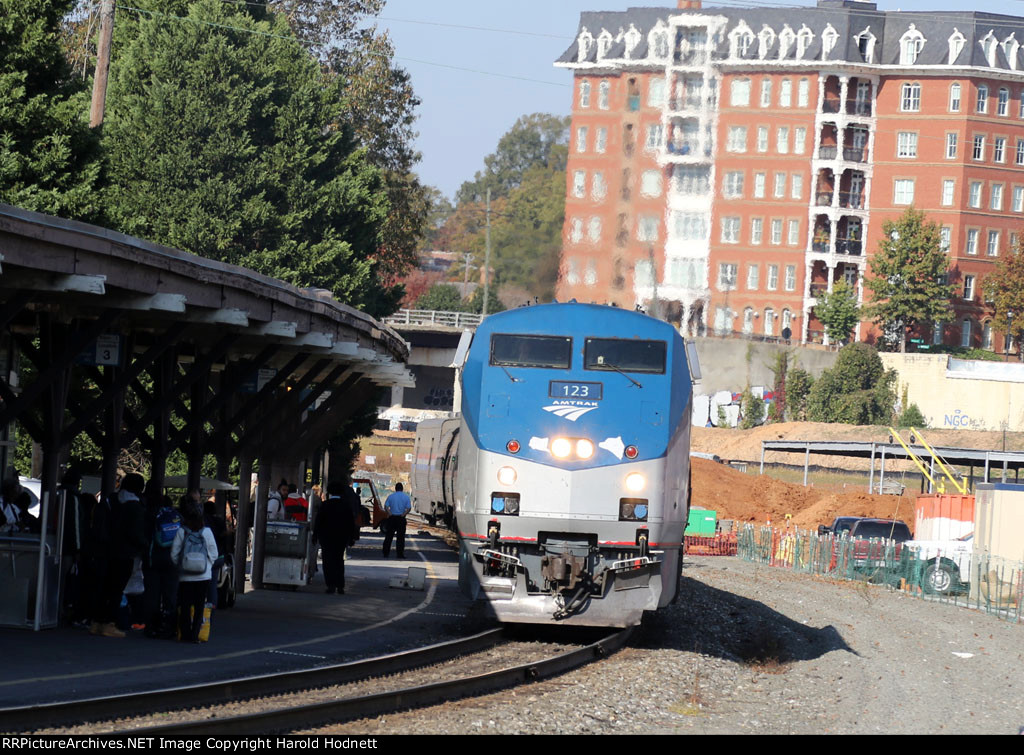 AMTK 123 brings train 80 into the station