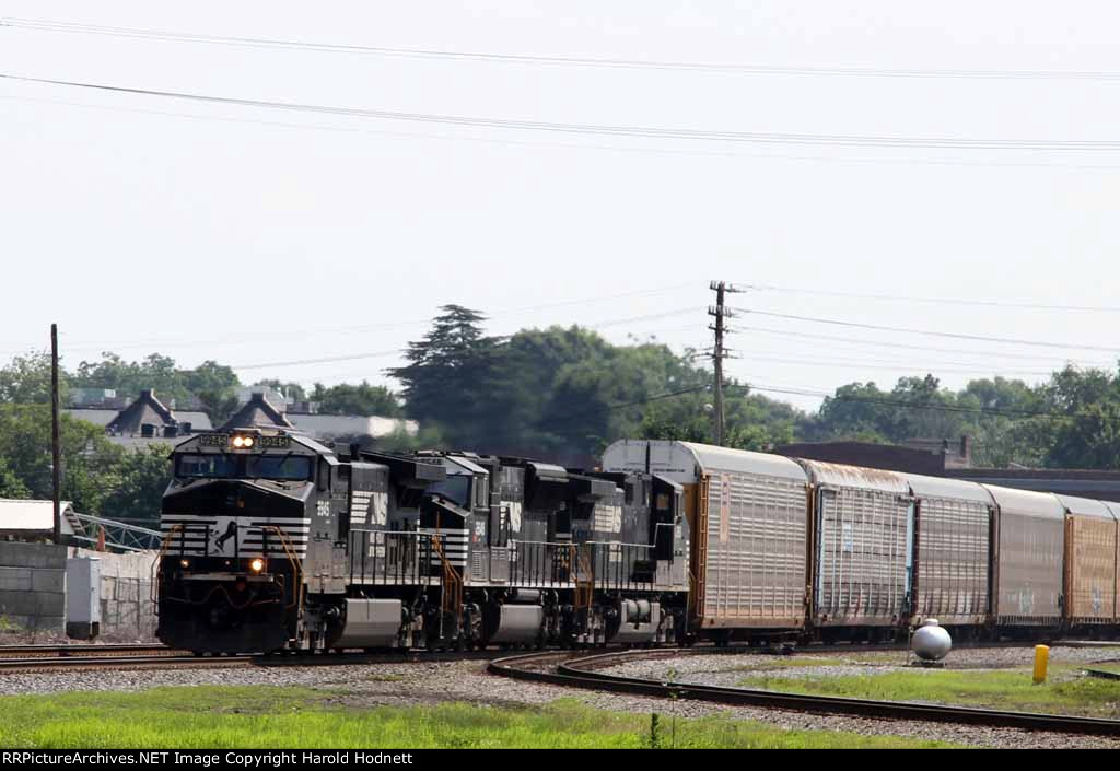 NS 9945 leads train 212 northbound