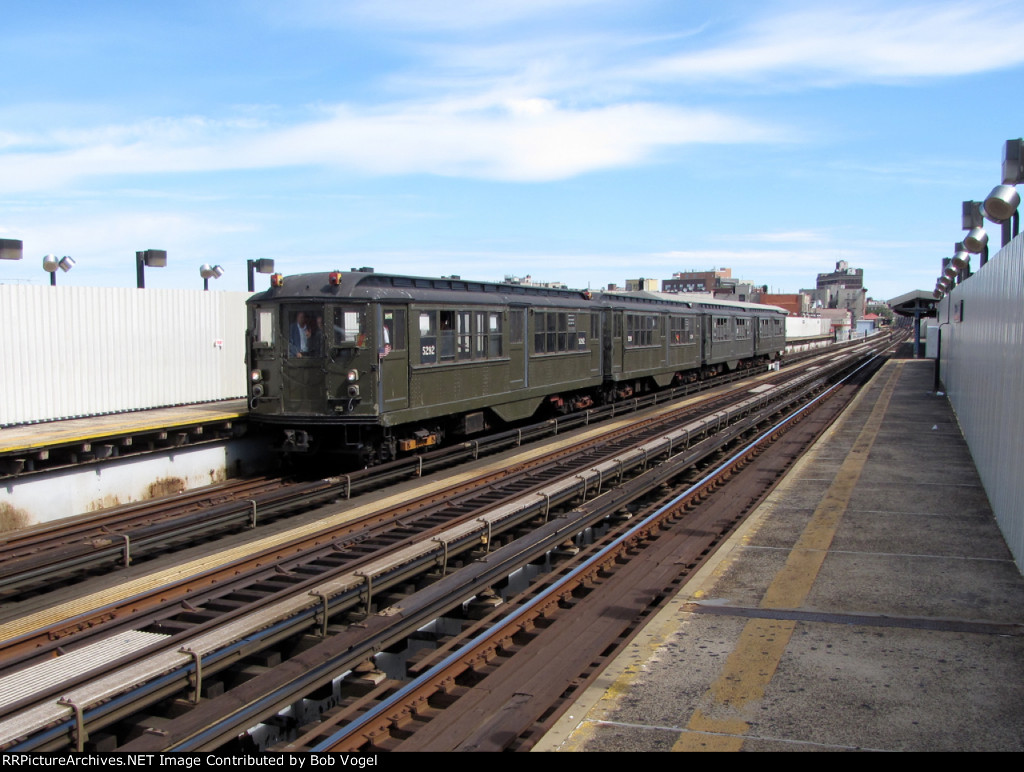 Lo-V Museum train