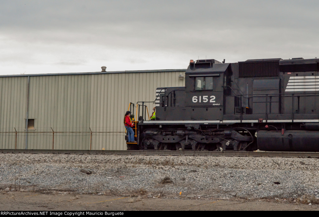 NS SD40-2 Locomotive