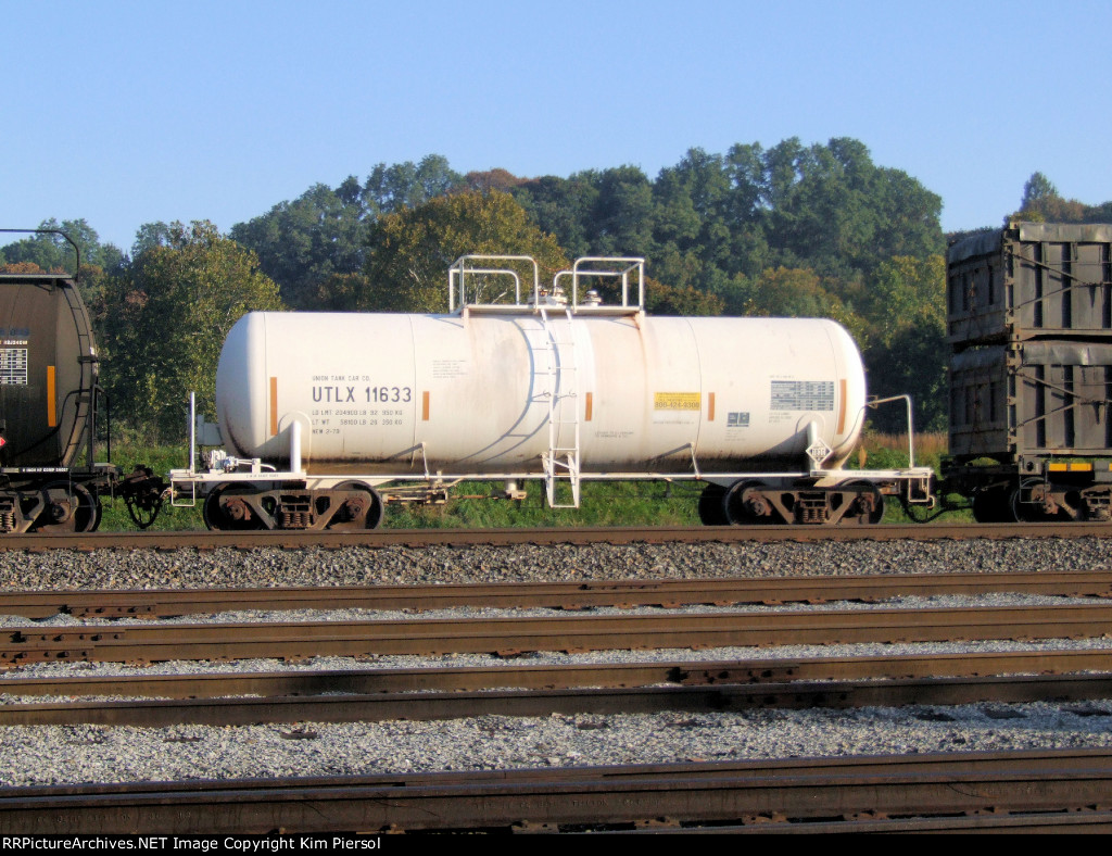 UTLX 11633 Tank Car on NS 19G
