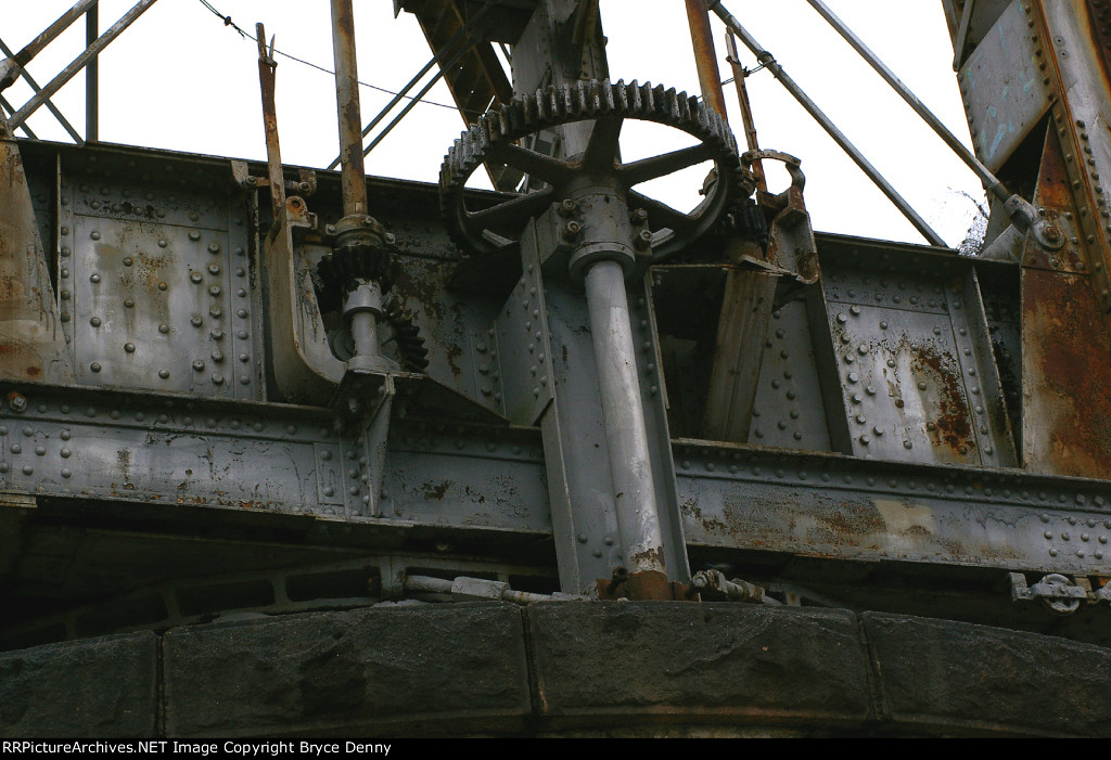 South Side Gearing Details, Red River Swing Bridge