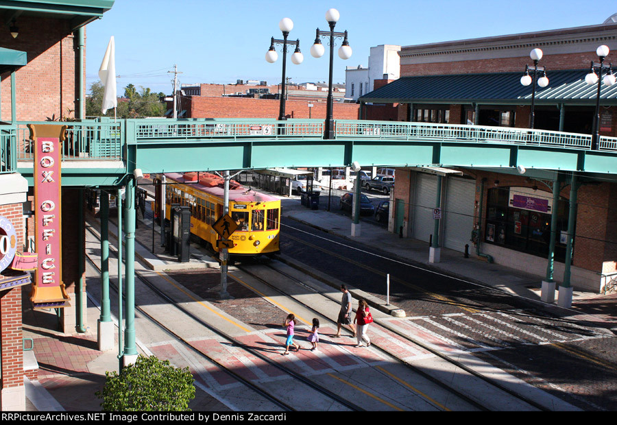 Centro Ybor Shopping Center
