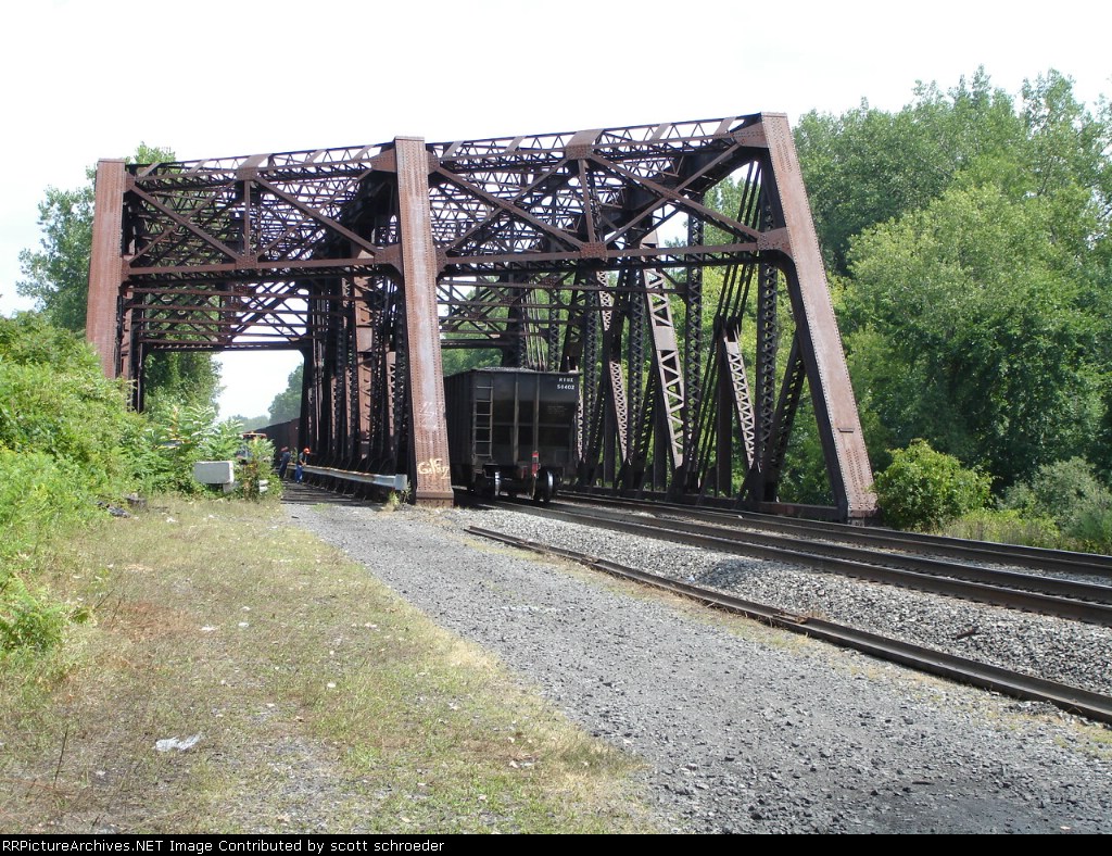 MIMX 50402 ends this EB V-Train crossing over the Erie Canal Bridge