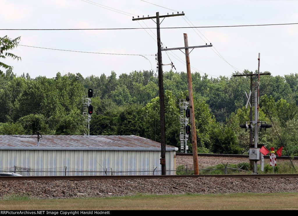 Clear signal + "test" (track obstruction)