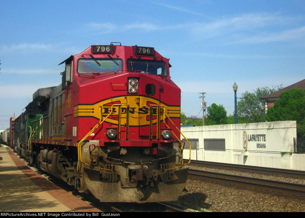 Warbonnet leads a CSX train at NS mile post 256