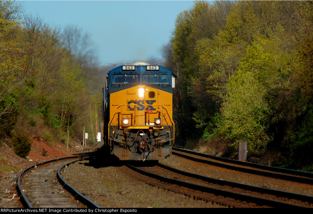 CSX ES44AC 943 leads Q410