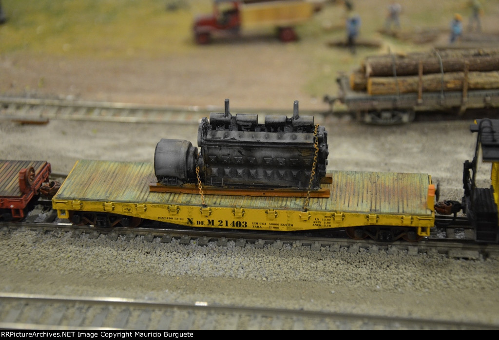 NdeM Flat car with EMD Engine